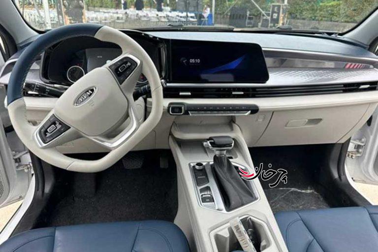 ام وی‌ ام X33 کراس - بررسی ویژگی‌ها، مشخصات و امکانات - چرخان